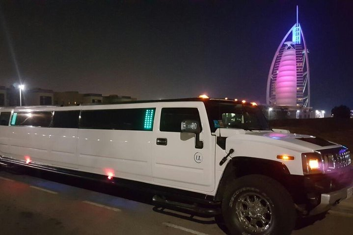 두바이의 Luxury Limousine Ride | Dubai | Celebration | Nightlife | Pelago