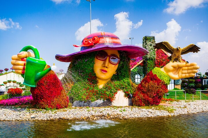 아부다비의 Miracle Garden Dubai Tour with Pickup And Drop off From Abu Dhabi ...
