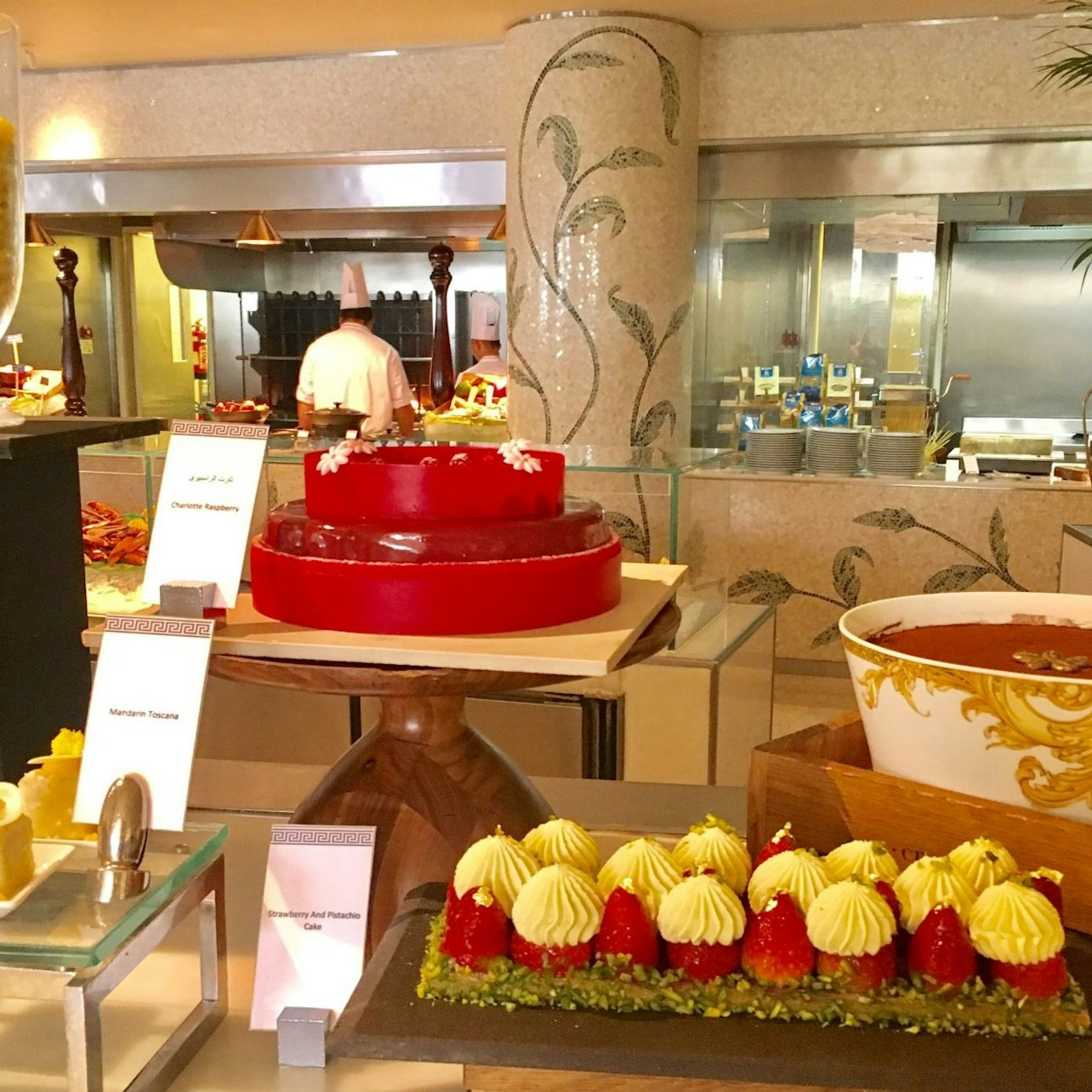 Palazzo Versace: Breakfast Buffet ใน ดูไบ | Pelago