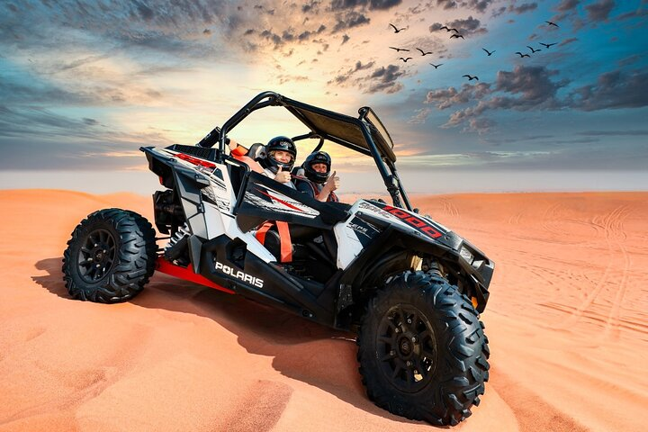 두바이의 Polaris dune buggy safari Dubai | Pelago