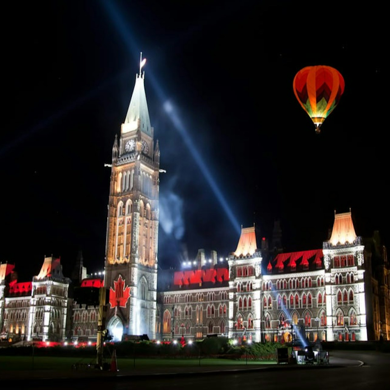 Ottawa Night Tour + Parliament Hill Light Show in Ottawa | Pelago