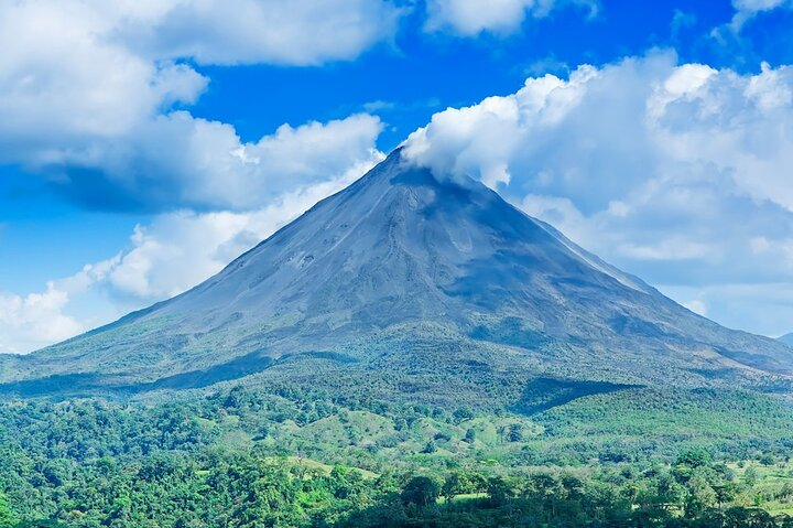 Arenal Volcano Hike & Canopy Adventure, Tour From Guanacaste ใน ชายหาดฟ ...