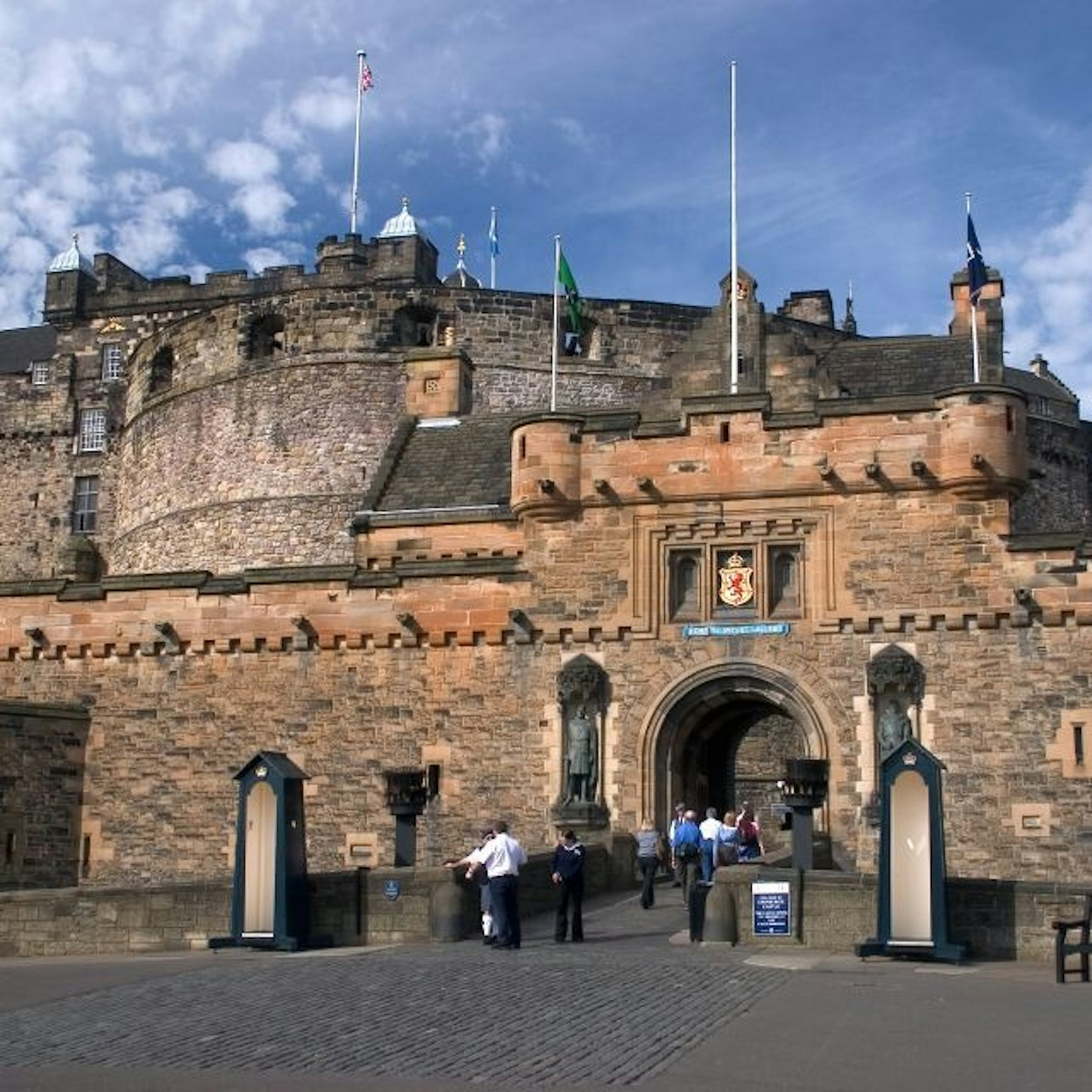 에든버러의 Edinburgh Guided Walking Tour with Edinburgh Castle Entry | Pelago