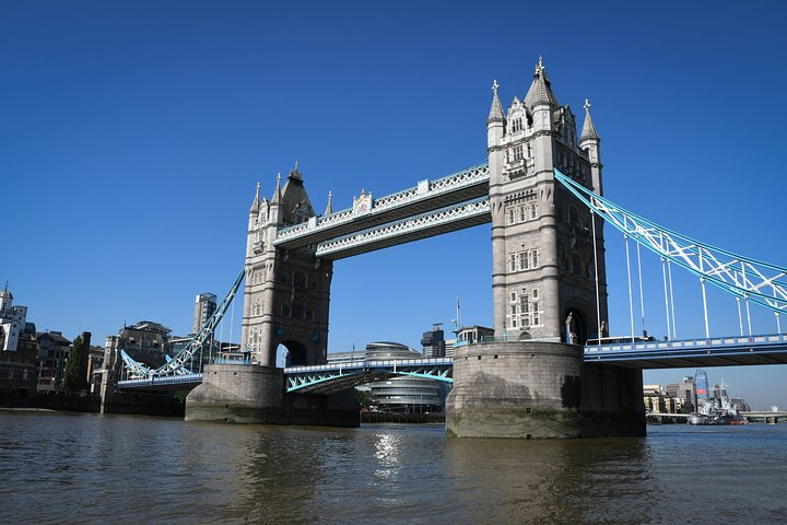 Explore Tower Bridge & London's Top 30 Landmarks Tour in London | Pelago