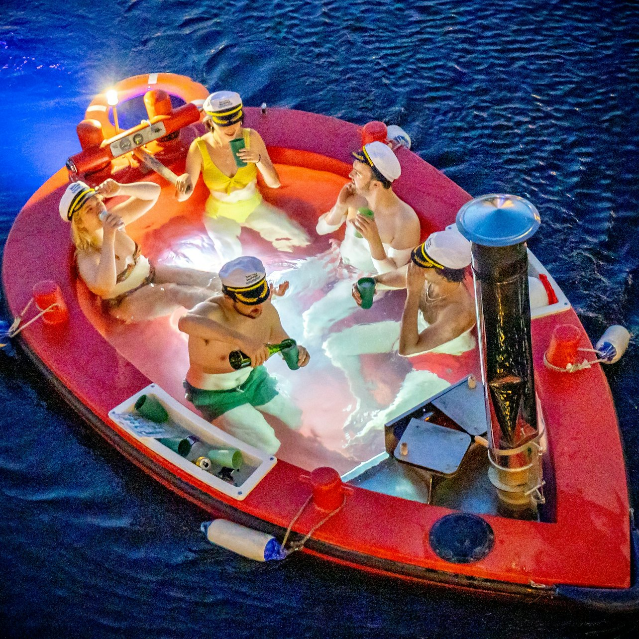 London: Hot Tub Boat Guided Historical Docklands Cruise in London | Pelago