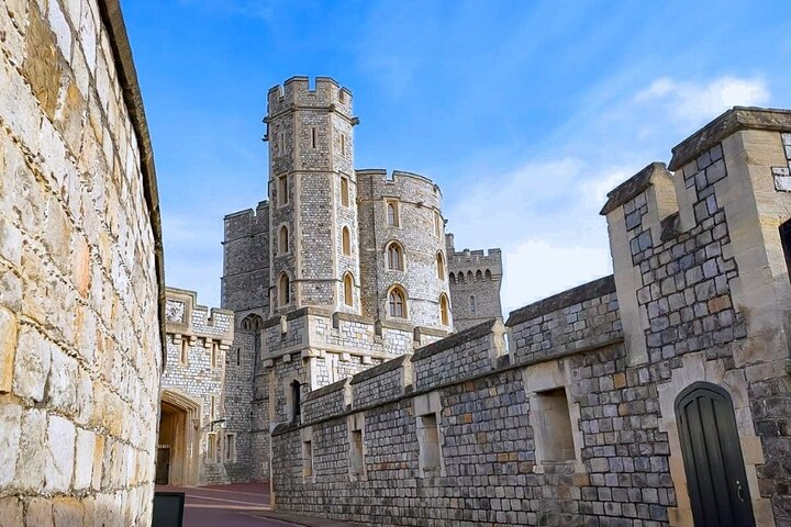 윈저의 Stonehenge and Windsor Castle Tour from London With Entry Tickets ...