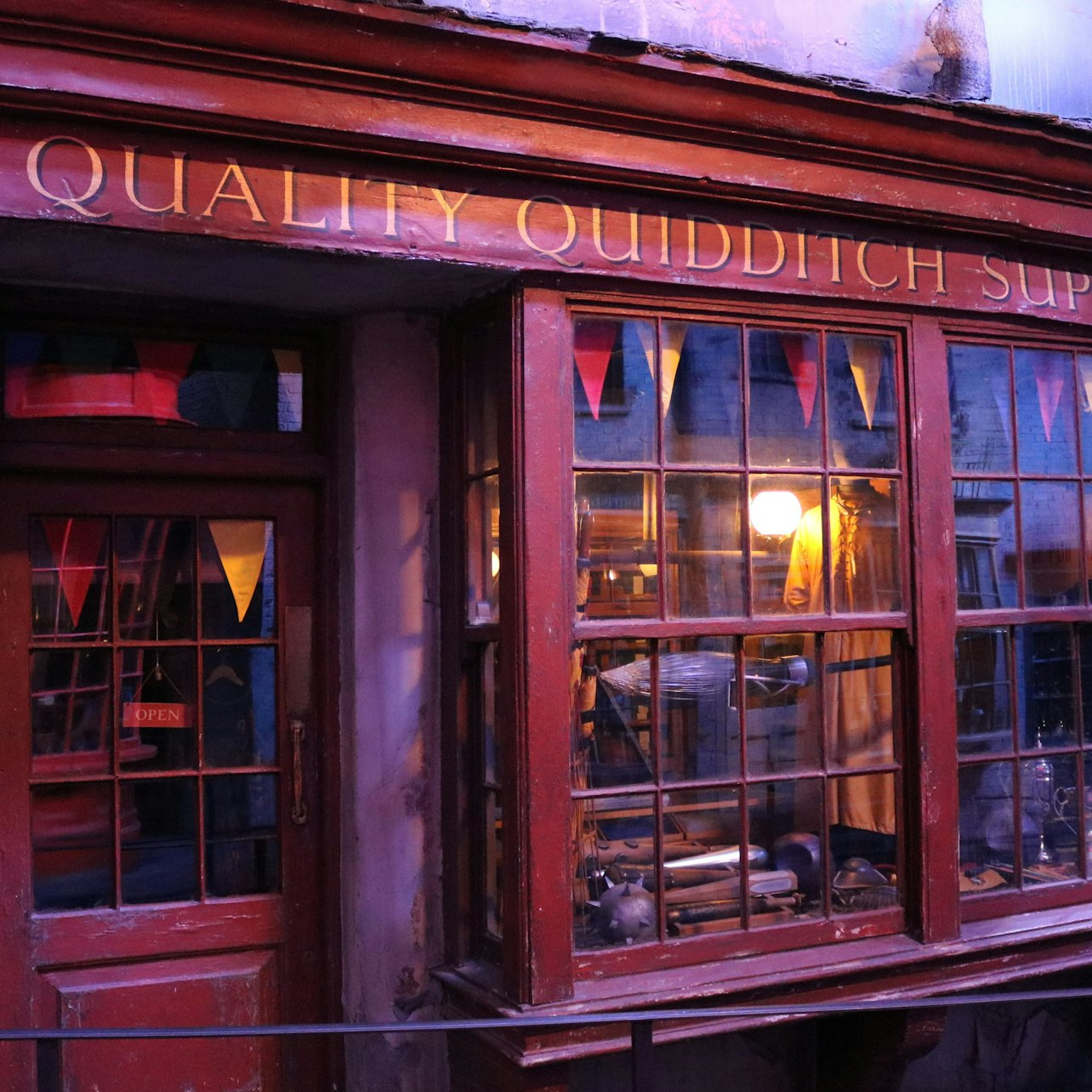 Warner Bros. Studio Tour London: The Making of Harry Potter in London ...