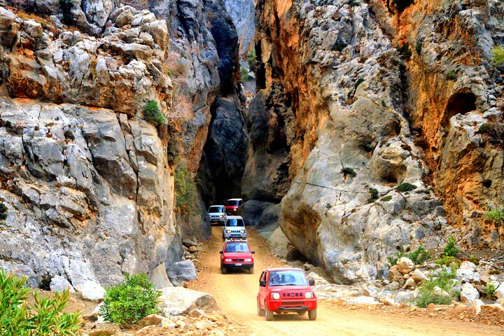 헤라클리온의 Crete: Jeep Safari, Mountains, Goat-Keeping & Cheese Making | Pelago