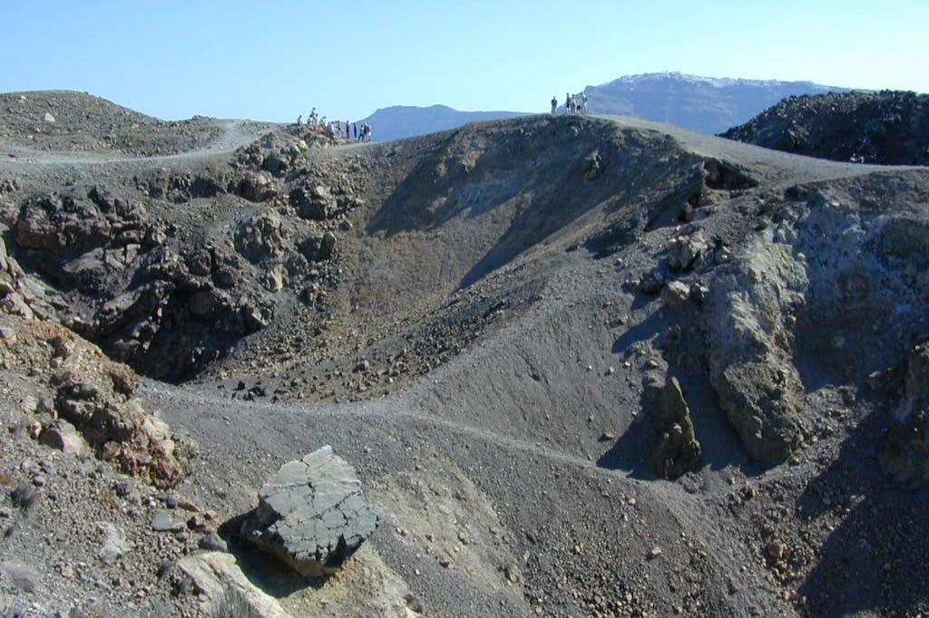 フィラ、サントリーニ島 の Santorini: Volcano & Hot Springs Guided Boat Tour ...