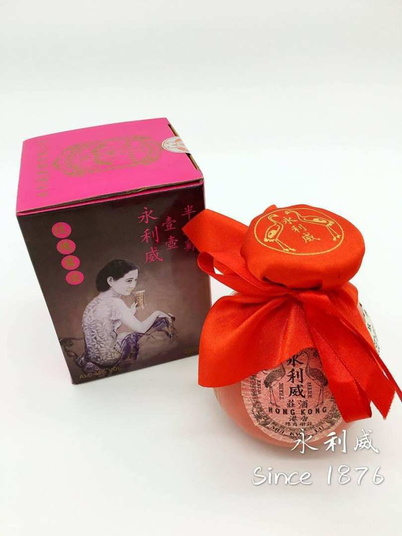 香港的Tourist Must-Buy | Rose Liqueur in Traditional Porcelain Bottle ...