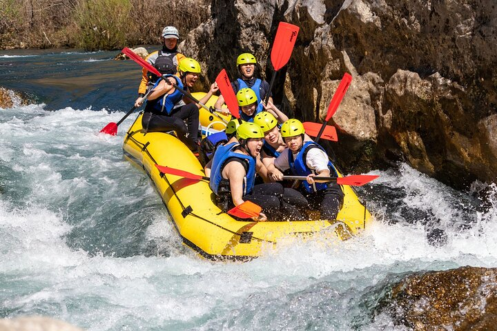나뉘다의 Rafting Cetina River from Split or Cetina river | Pelago
