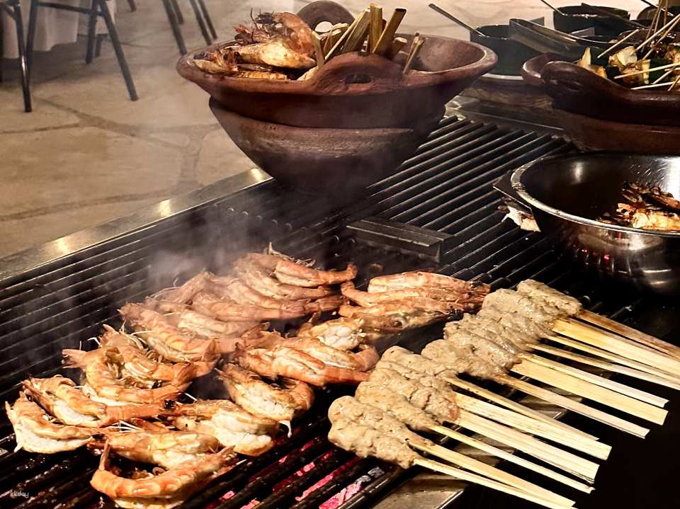 Themed Dinner Buffet at Cross Bali Breakers in Jimbaran | Indonesia in ...