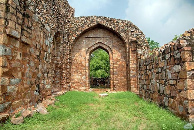 Mehrauli Archaeological Park Tour in New Delhi | Pelago