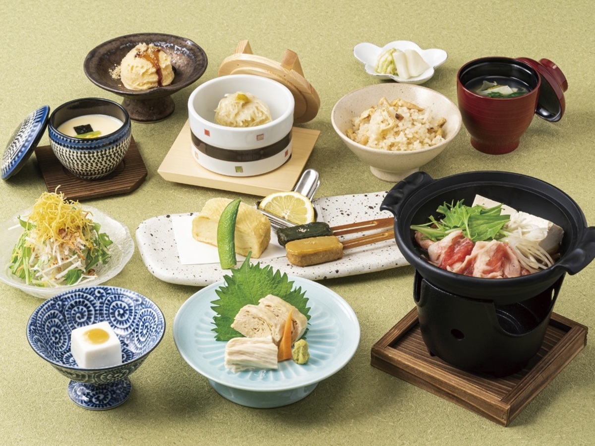 Multiple courses of Kuroge Wagyu beef and yuba 【Umenohana Honmachi ...