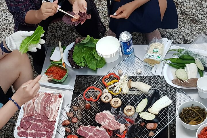 부산의 Busan Beef Barbecue and seafood party in the forest | Pelago