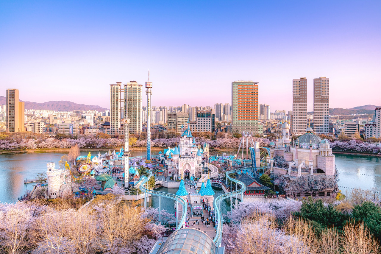 Lotte World Theme Park and Aquarium + Seoul Sky Observatory Tickets in ...