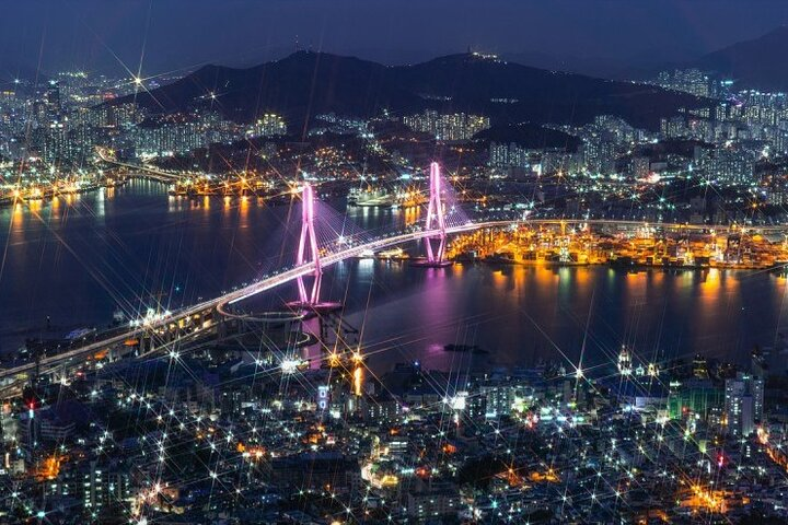 부산의 Enjoy the night view of Busan from Bongnaesan Mountain in Yeongdo ...
