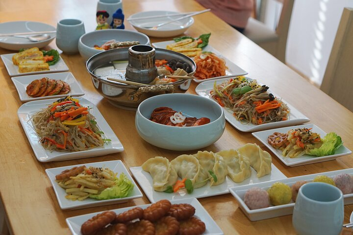 K-food cooking Japchae Mandu Tteokbokki & Fishcake in Seoul | Pelago