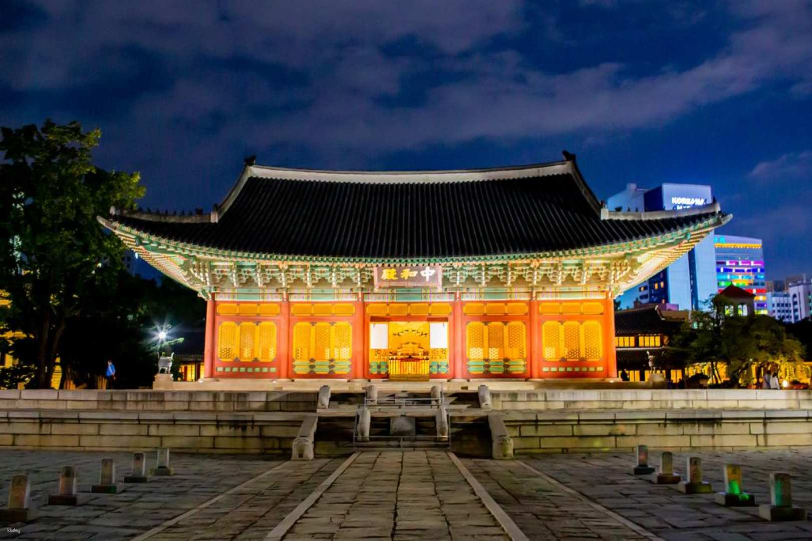 Premium Night Guided Tour with Nanta Show Ticket | Seoul, South Korea ...
