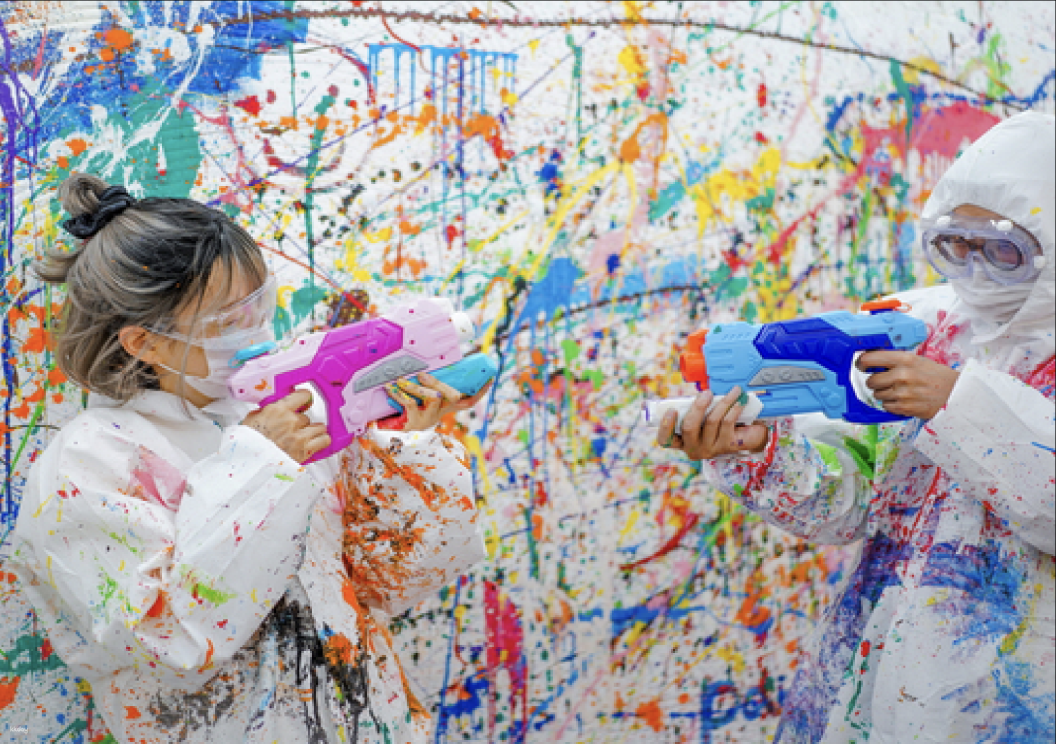 [Seoul Seongsu] Action Painting Experience in a studio covered with ...