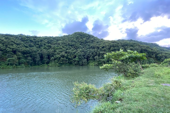 포카라의 Gentle walking Fewa Lake Exploration Tour | Pelago