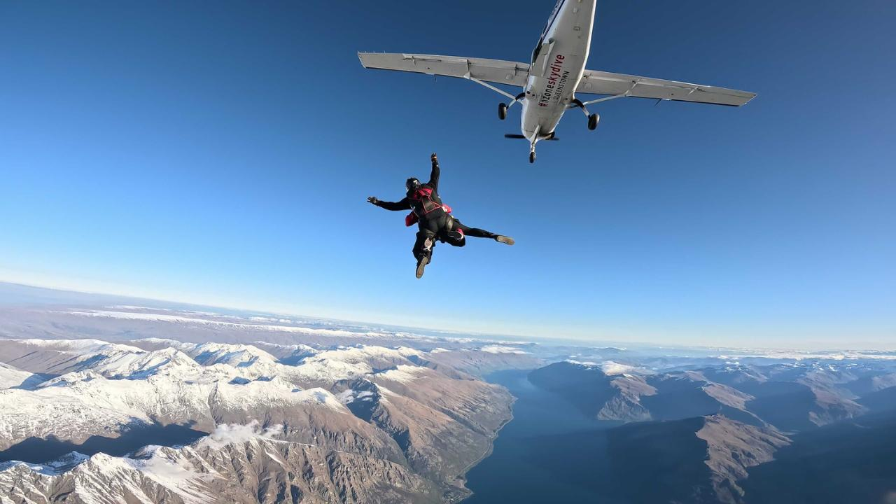 15,000ft Tandem Skydive Queenstown in Queenstown | Pelago