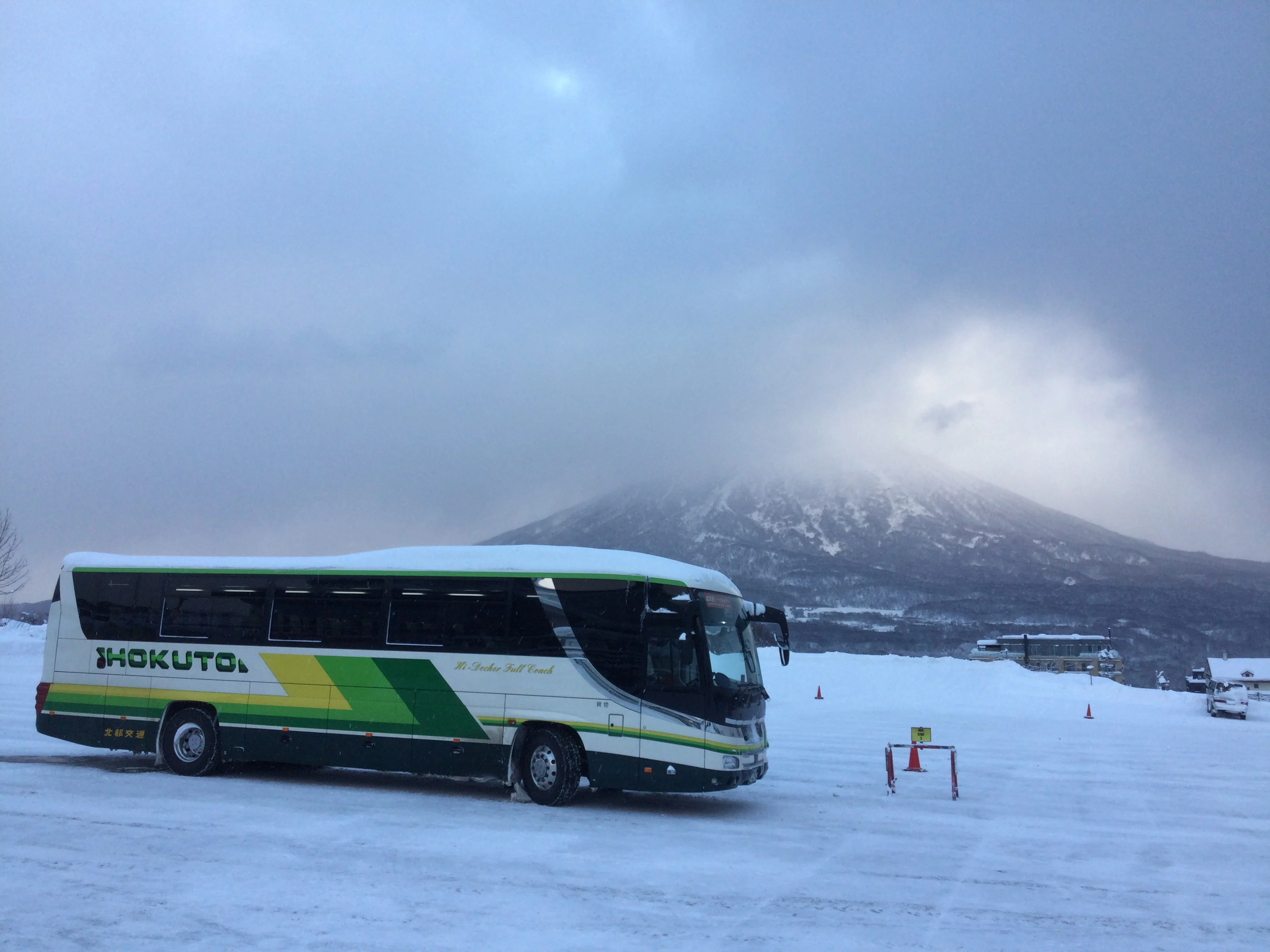 Hokkaido Resort Liner Bus Lake Toya ⇔ Rusutsu Niseko Winter 2025–2026 ...