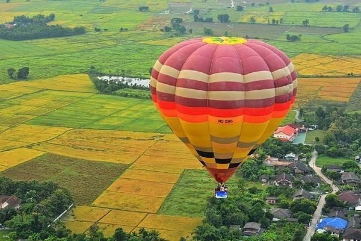 치앙마이의 Fah Lanna Hot Air Balloon Experience with Spa Package | Pelago