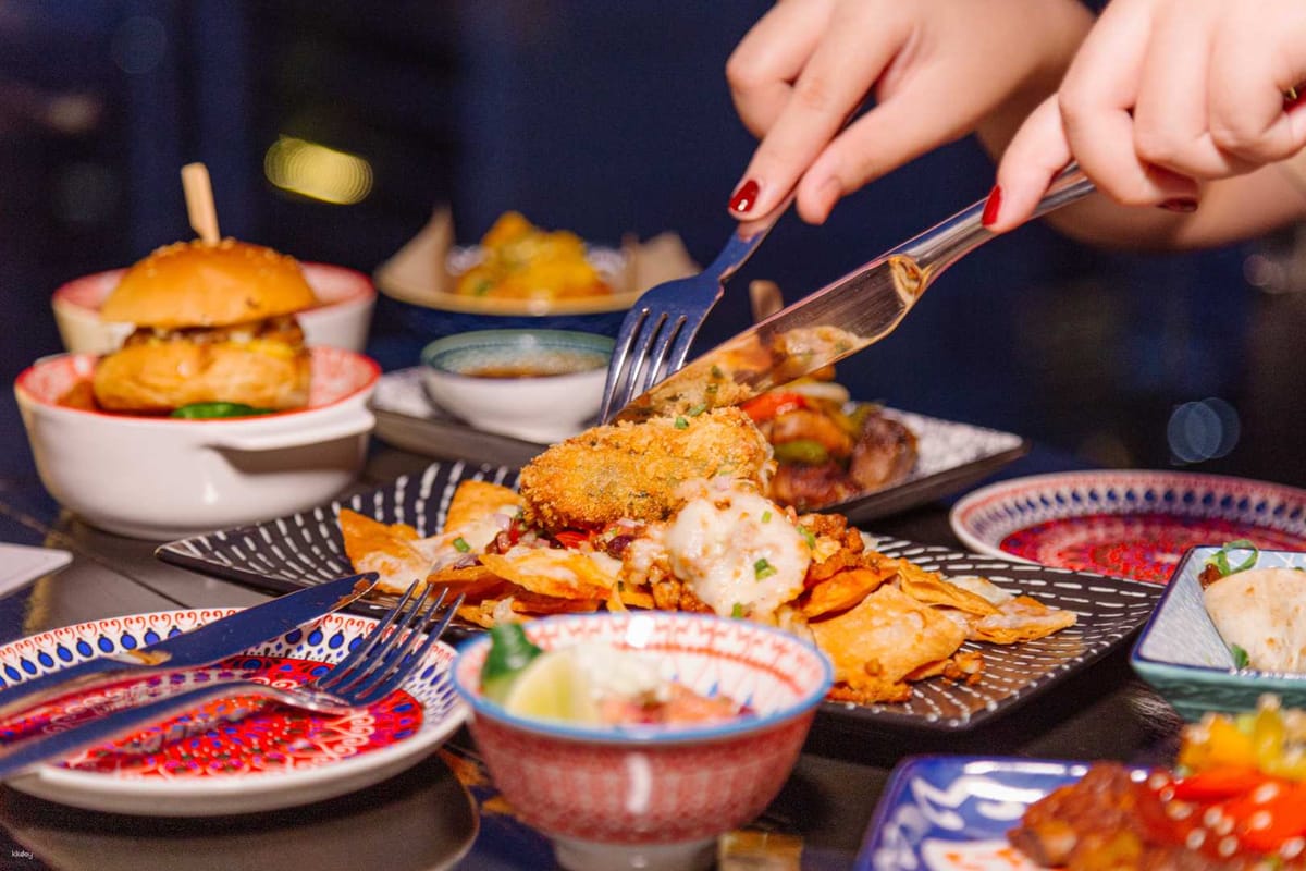 방콕의 MOJJO Rooftop Lounge & Bar Skyview Hotel Bangkok | Thailand | Pelago