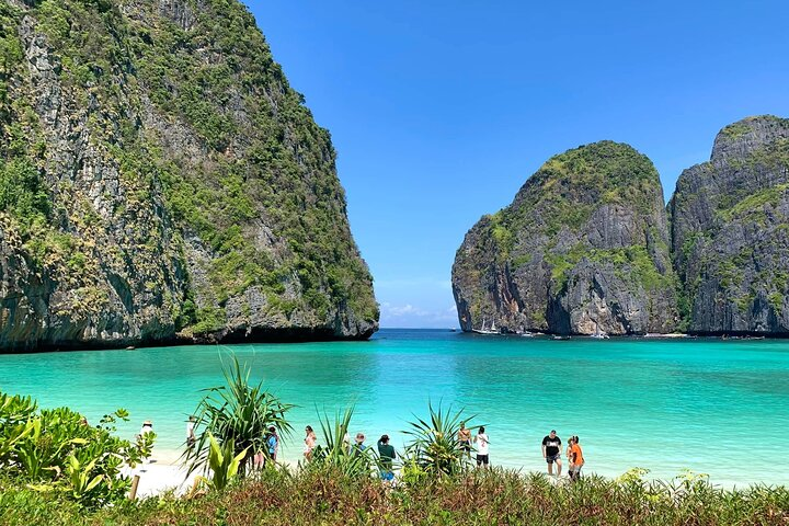코 피피 돈의 Phi Phi Island Day Trip (Maya Bay-Monkey Beach-Khai Island) | Pelago