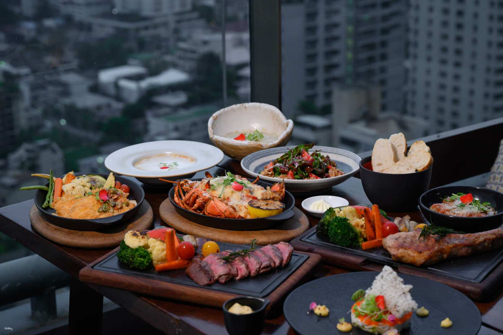 Spectrum Lounge & Bar at Hyatt Regency Bangkok Sukhumvit | Thailand in ...