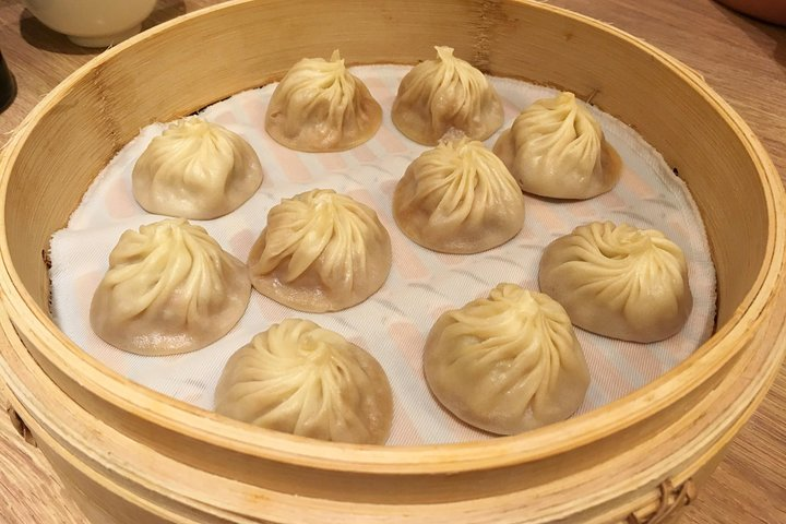 Private Taipei Foodie Tour by MRT: Dongmen & Raohe Night Market in ...