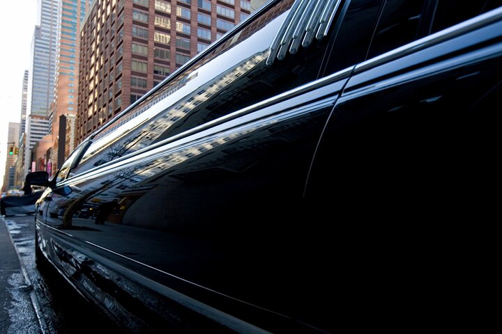 Airport luxury arrival pickup in New Jersey by stretch limousine in ...