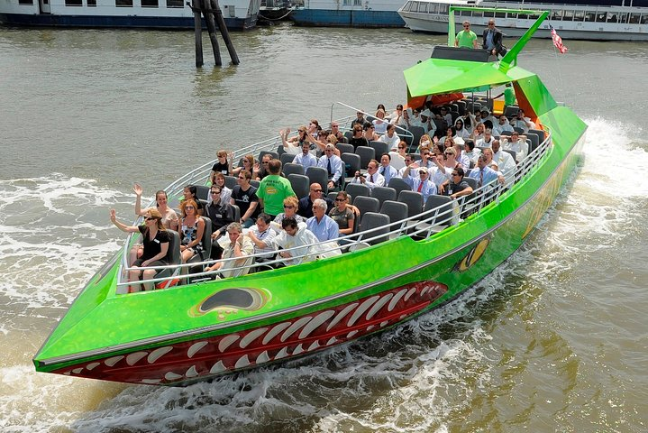 뉴욕 씨띠의 Circle Line: NYC BEAST Speedboat Ride | Pelago