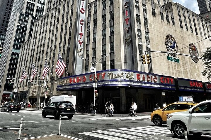 New York City Superheroes Tour Marvel and DC Comics Origins in New York ...