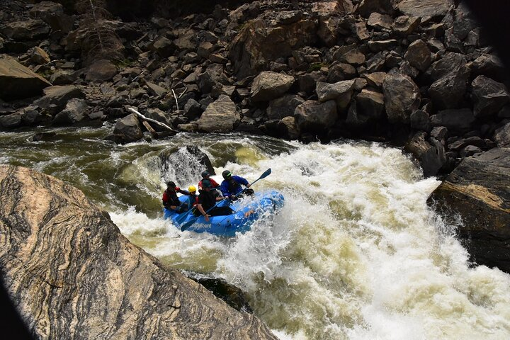브레켄리지의 Raft through Gore Canyon- Class V Ultimate Advanced White-Water ...
