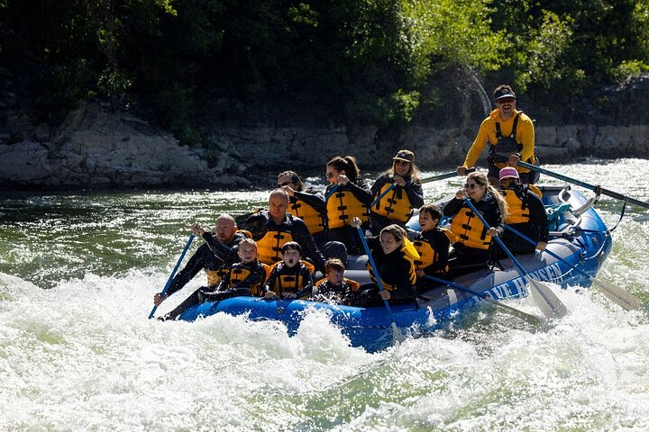 Whitewater Rafting in Jackson Hole : Family Standard Raft in Jackson ...