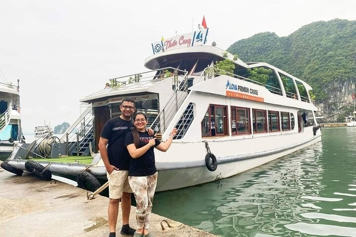 Alova Premium Cruise - Mid range Tour from Hanoi by expressway ใน Hanoi | Pelago