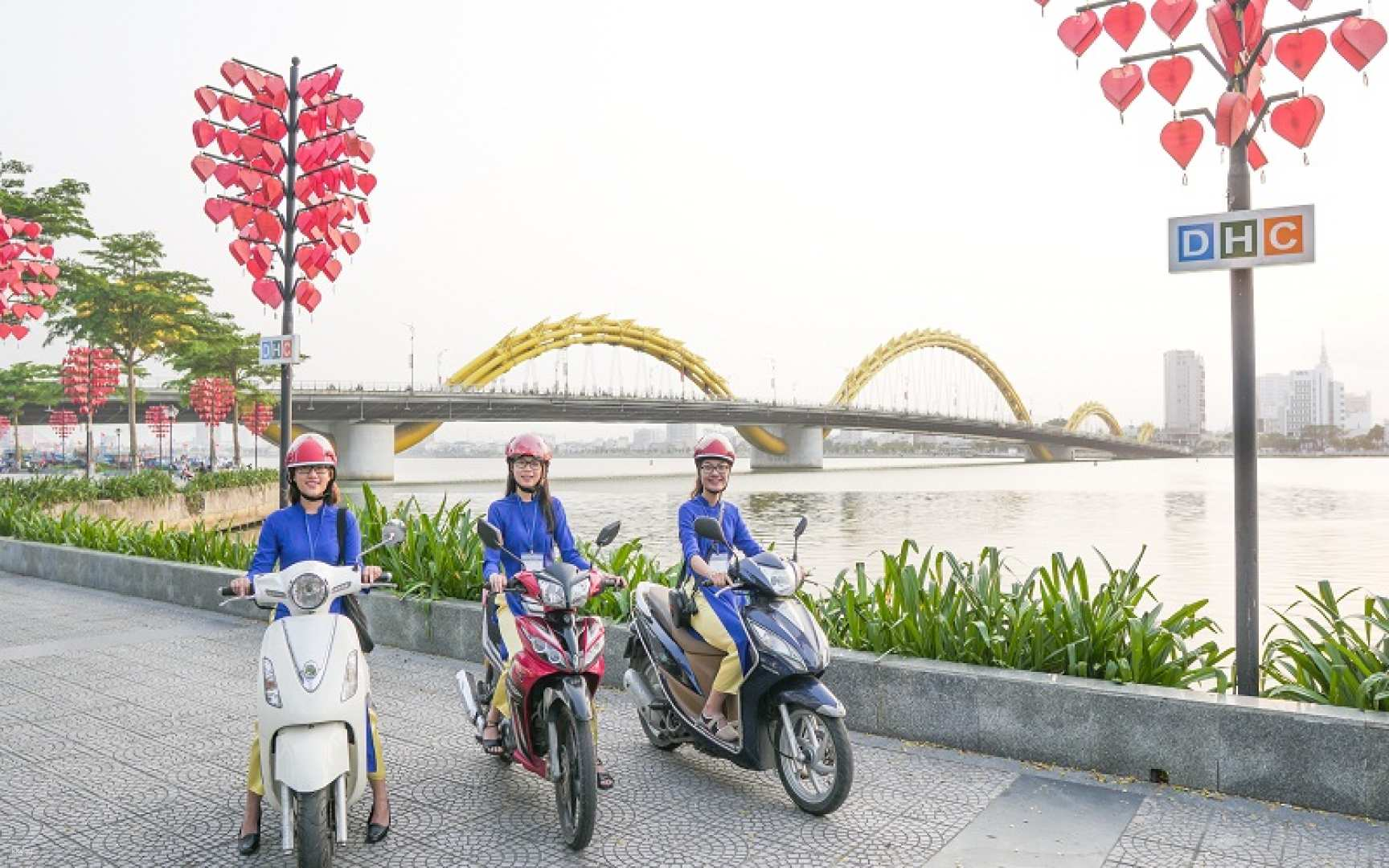 Da Nang Foods Adventure and Sunset Han Cruise in Da Nang | Pelago