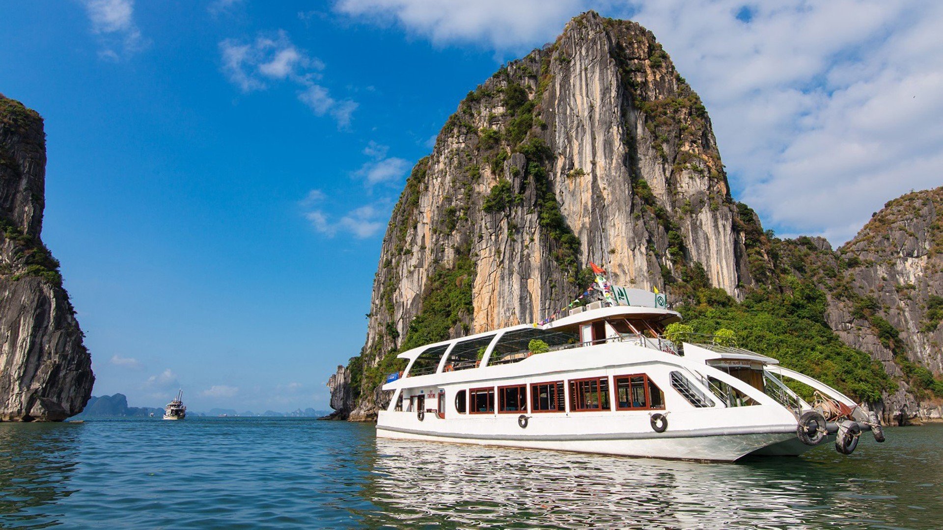 Halong Bay Full-Day Tour by Deluxe Alova Cruise in Hanoi | Pelago